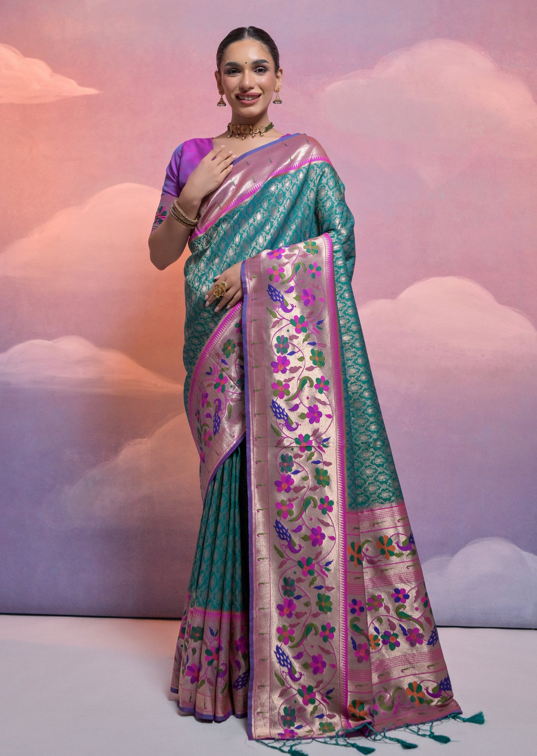 Triple Muniya Border Paithani Silk Green Handloom Saree Online – Sunasa