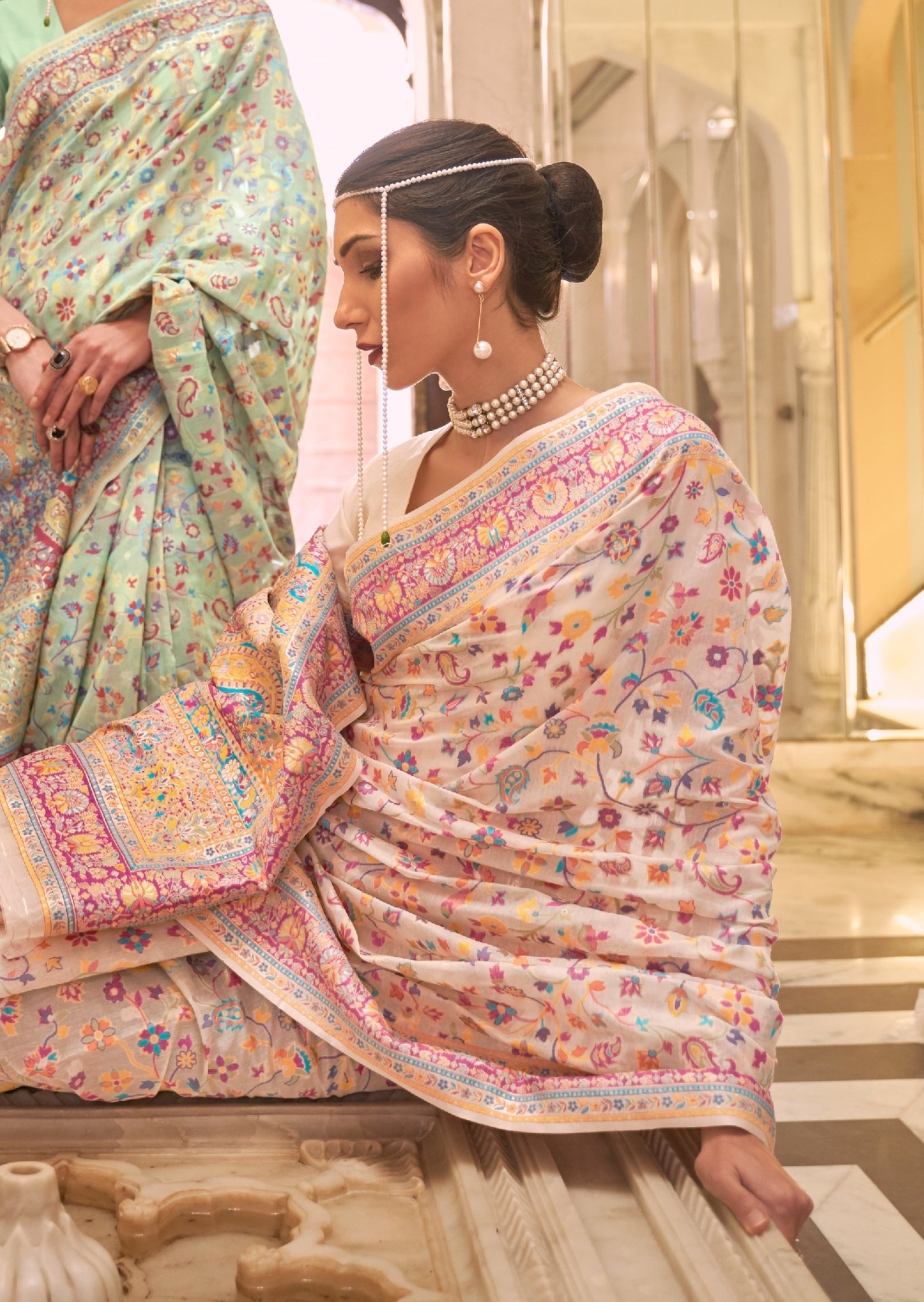 Kashmiri Jamawar Silk Off White Pashmina Saree – Sunasa